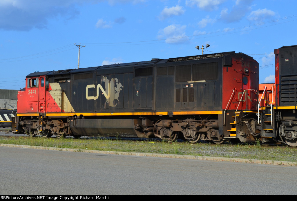 CN 2441